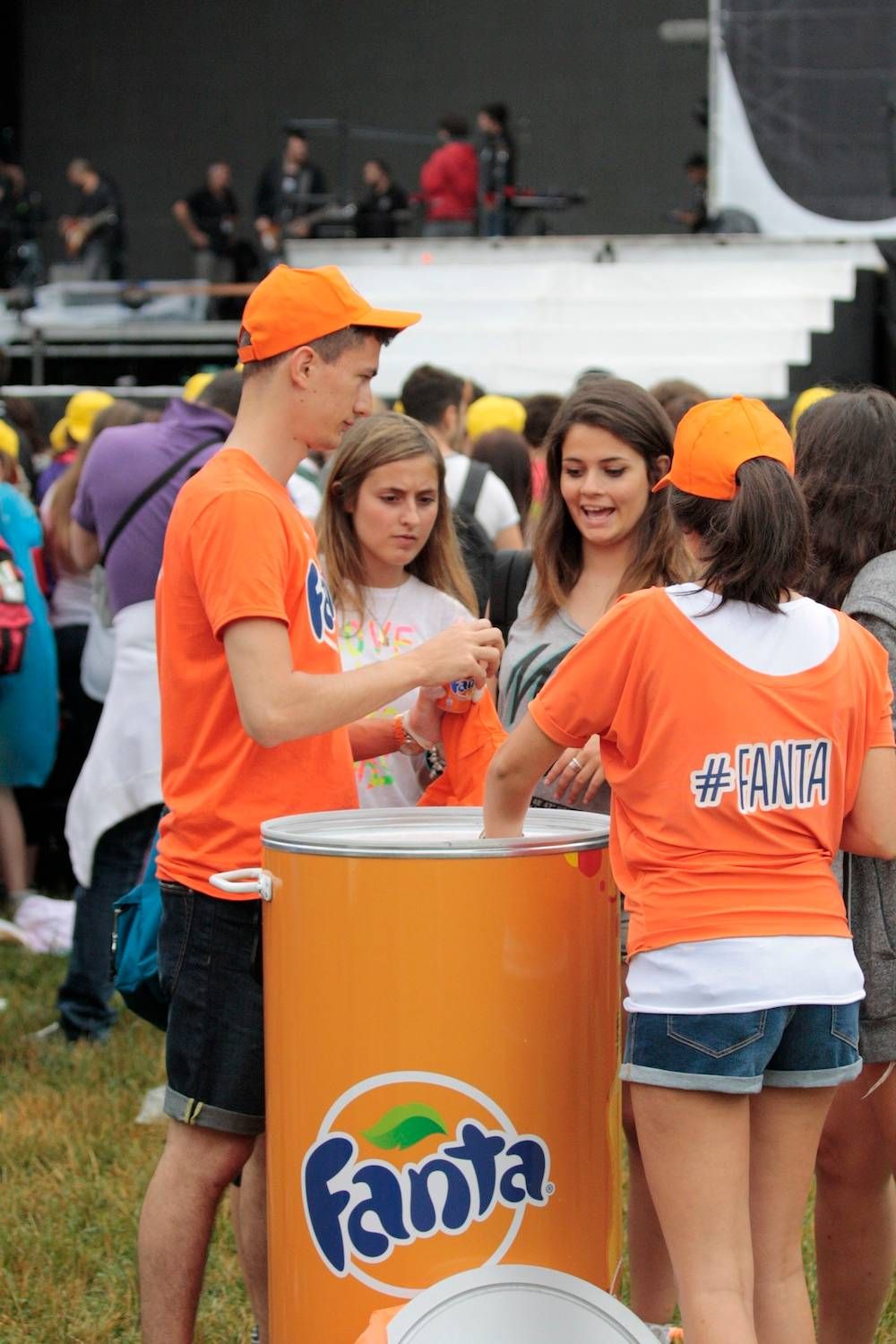 FANTA - ATTIVITA' DI SAMPLING AND BRAND AWARENESS - adverteam